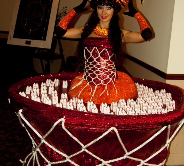 Living Strolling Tables | Besser Entertainment