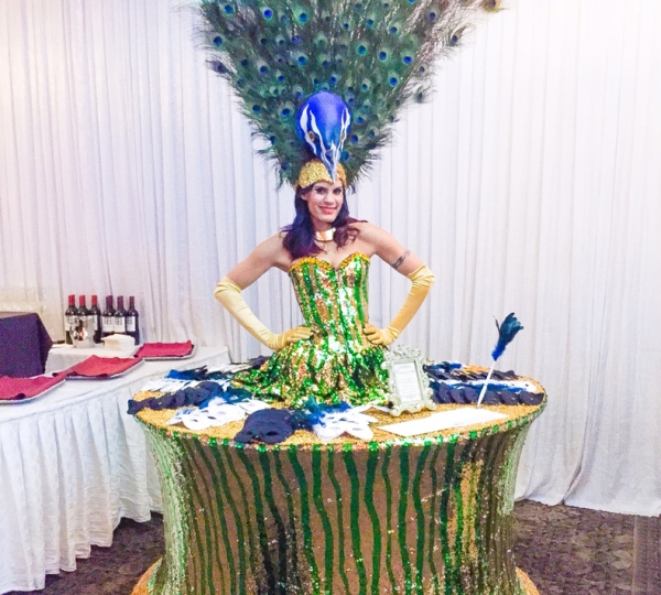 Living Strolling Tables | Besser Entertainment