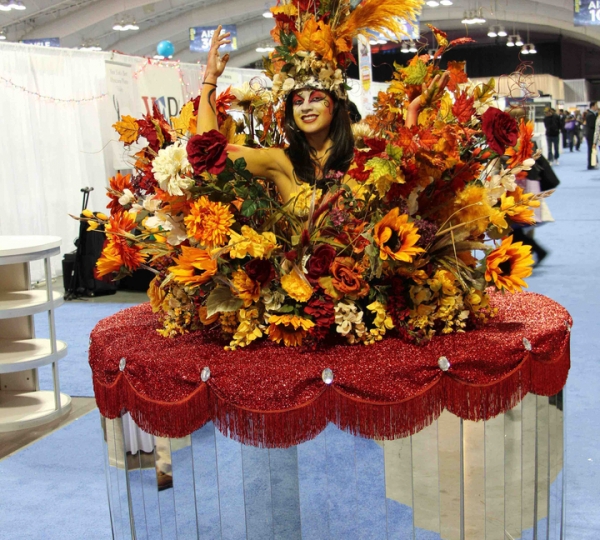 Living Strolling Tables | Besser Entertainment